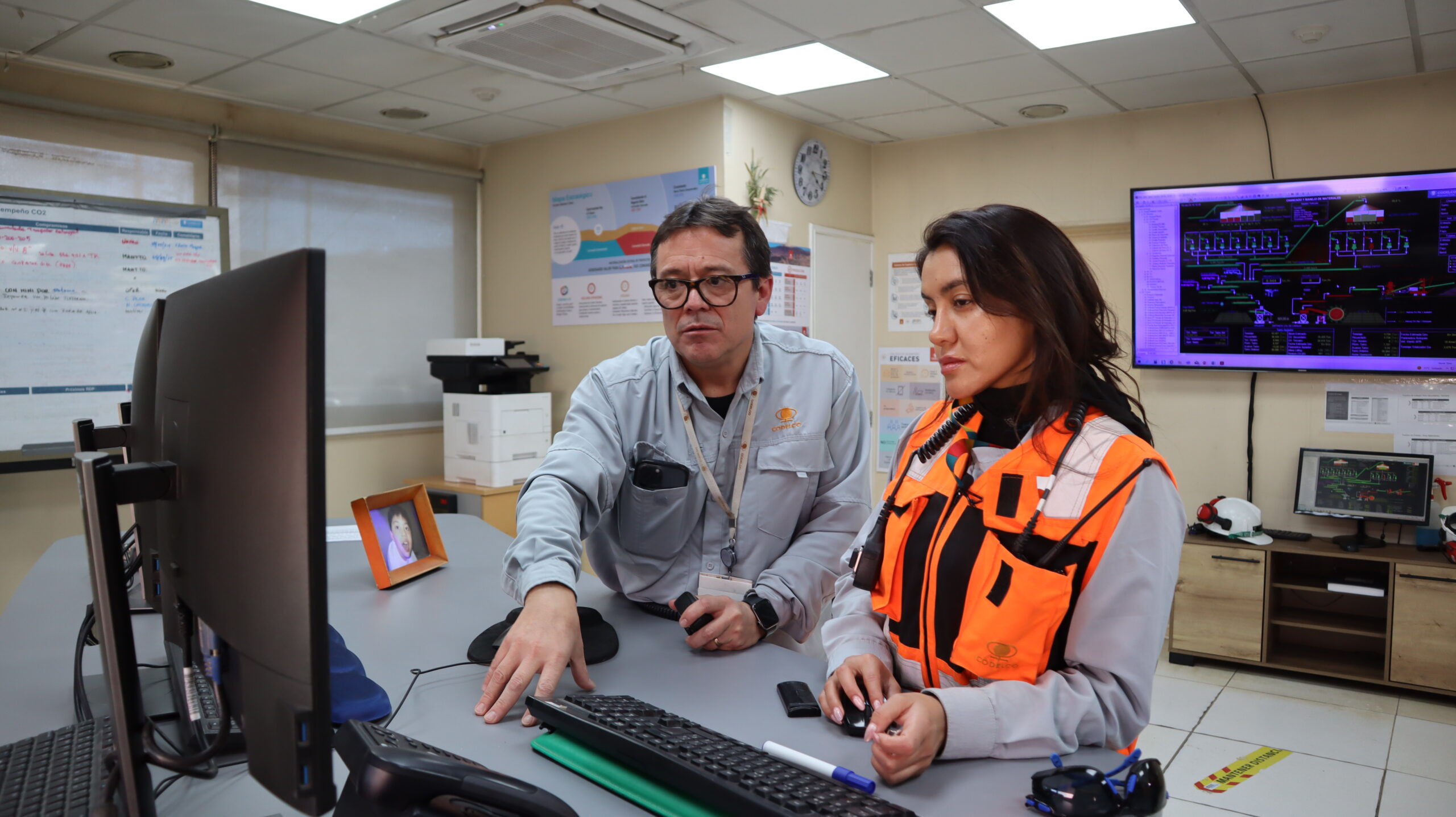 Radomiro Tomic renueva sistemas de comunicaciÃ³n de la Planta para ...